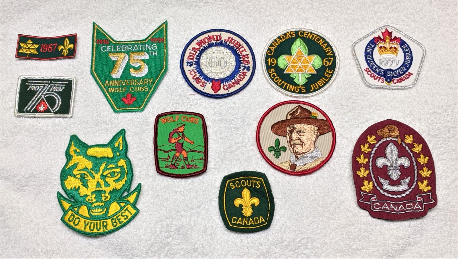 Mint 2007 Gifts of Peace Symbol Hands World Scouts Badge NOS New Old ...