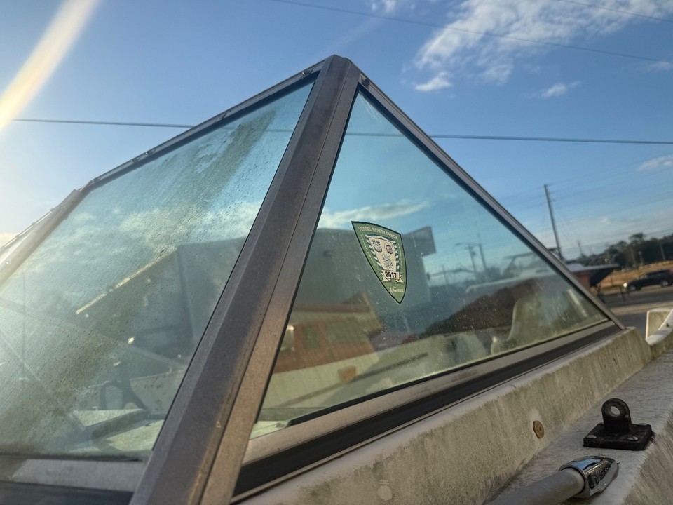 COMPLETE USED WINDSHIED 1980 v-20 STEP LIF WELLCRAFT GLASS WINDSHIELDS ...