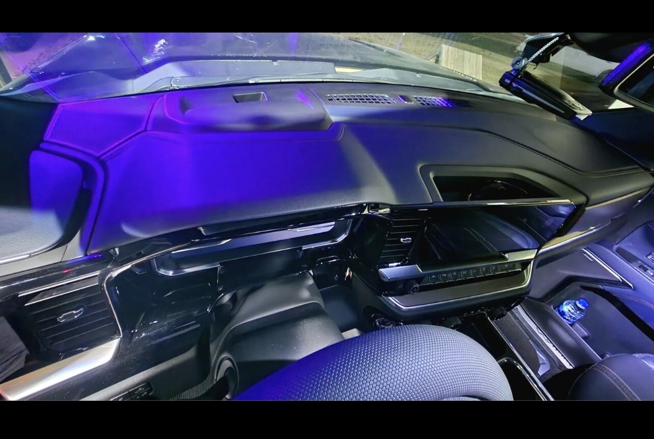 2022-2023-2024 CHEVY SILVERADO DASH COVER W/ 13.4 SCREEN W/ COLLISION ...