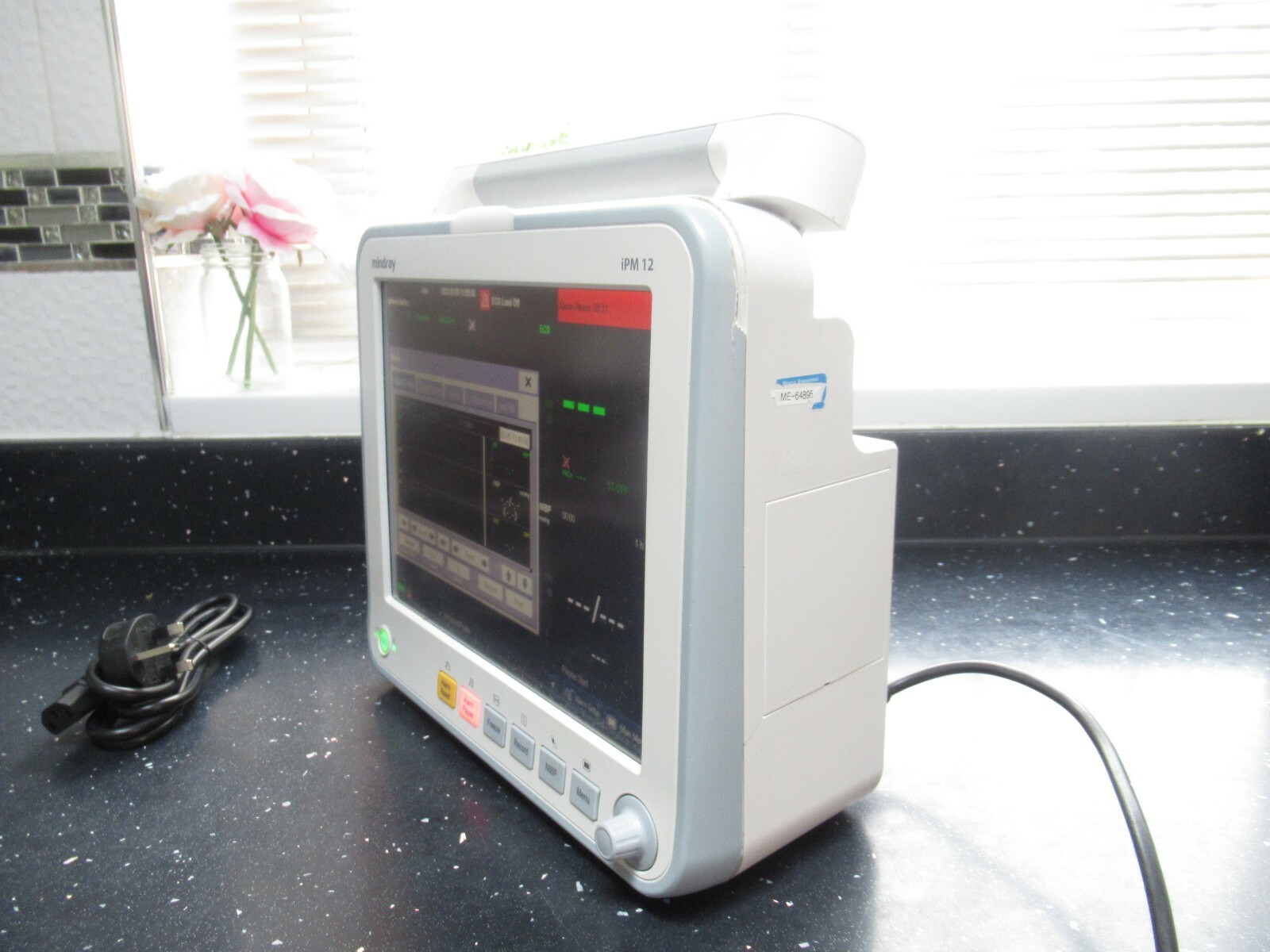 MINDRAY iPM-12 TOUCH PORTABLE LIGHTWEIGHT PATIENT ECG/EKG NIBP SPO2 ...