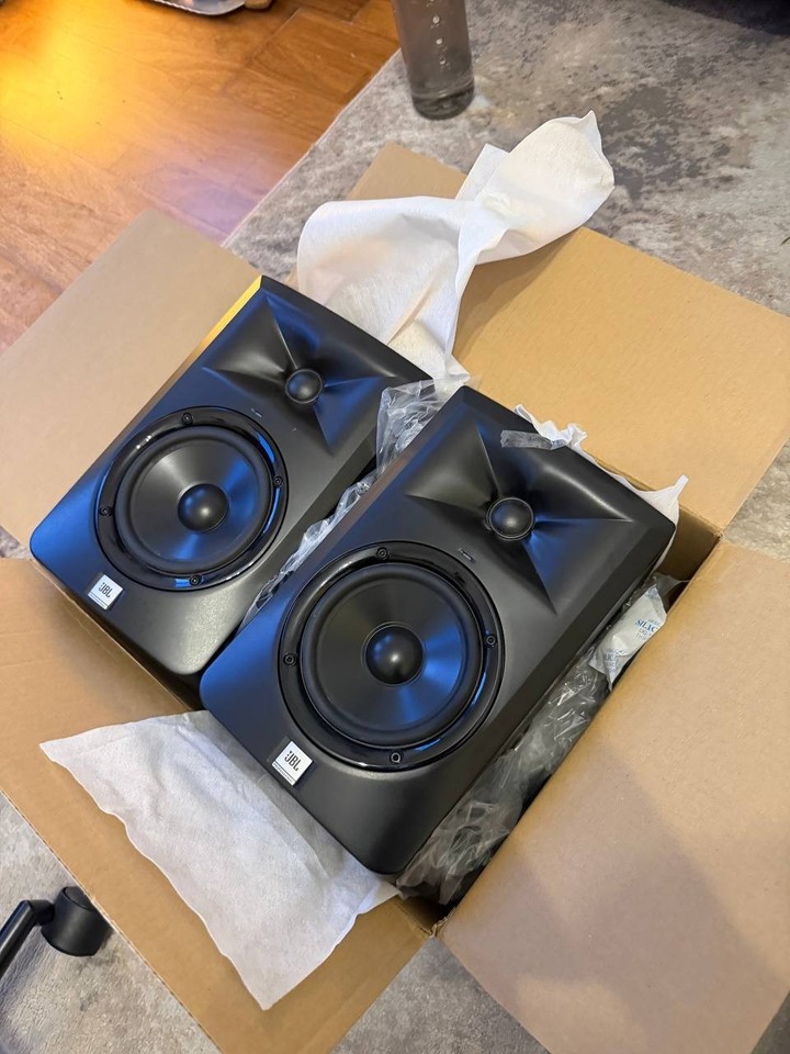 JBL LSR305 5" Active Powered Studio Monitor (PAIR) Excellent Condition ...