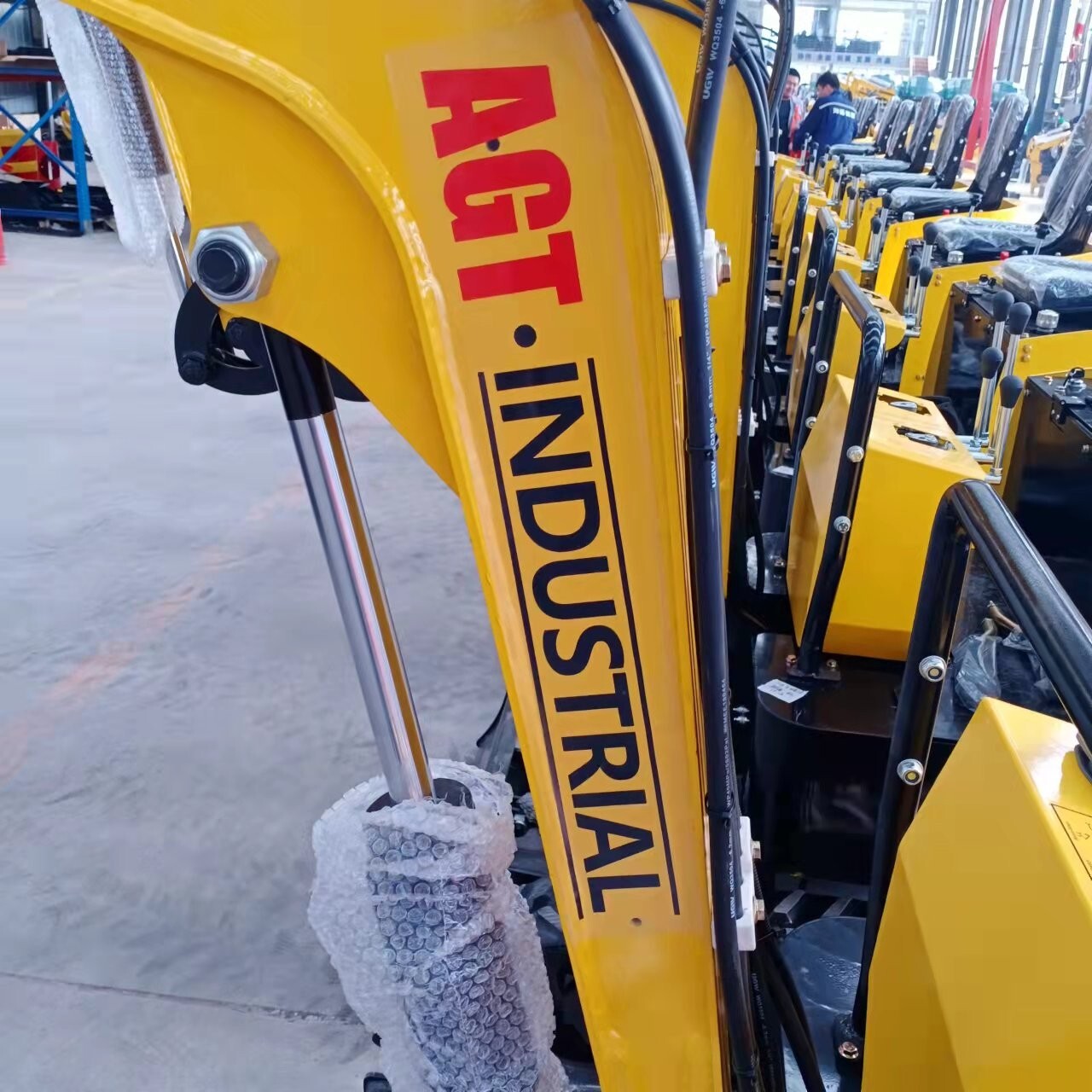 AGT New H12 Mini Excavator 13.5HP 1Ton Digger Tracked Crawler B&S Gas ...