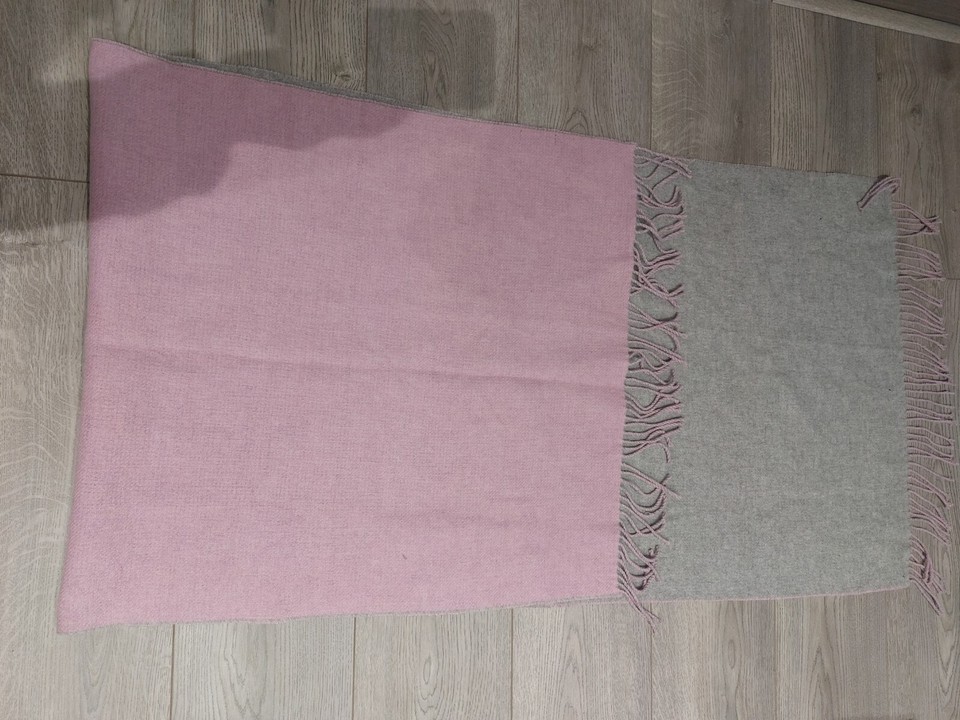 C73 WOMANS ALICE HANNAH PINK GREY LARGE RECTANGLE SCARF WITH TASSLES UK ...