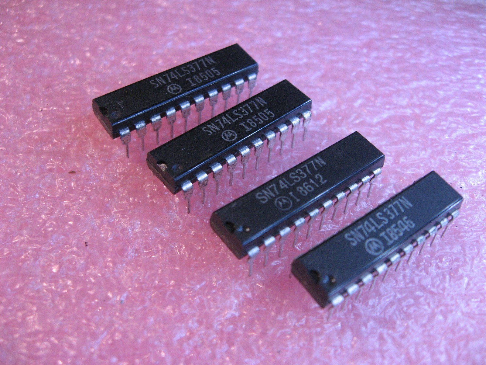 SN74LS377N Motorola Octal Flip-Flop IC 74LS377 74377 TTL Plastic - NOS ...
