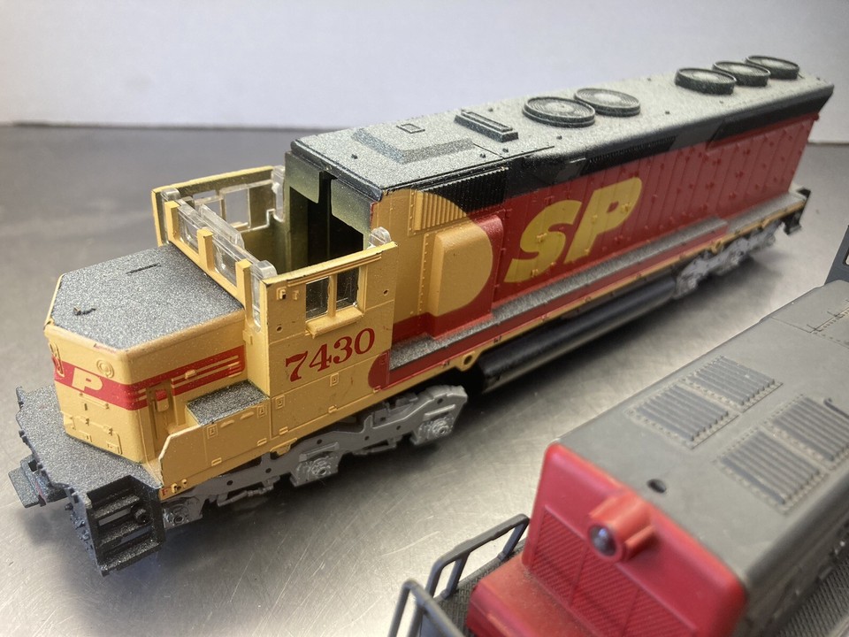 Two HO Southern Pacific Dummy Locomotives. AHM 621A & Athearn SP 7430 ...
