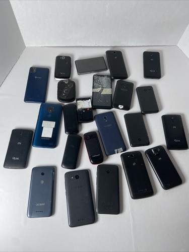 lot of 25 Old cell phones Motorola Alcatel LG Some Chargers Includ For ...
