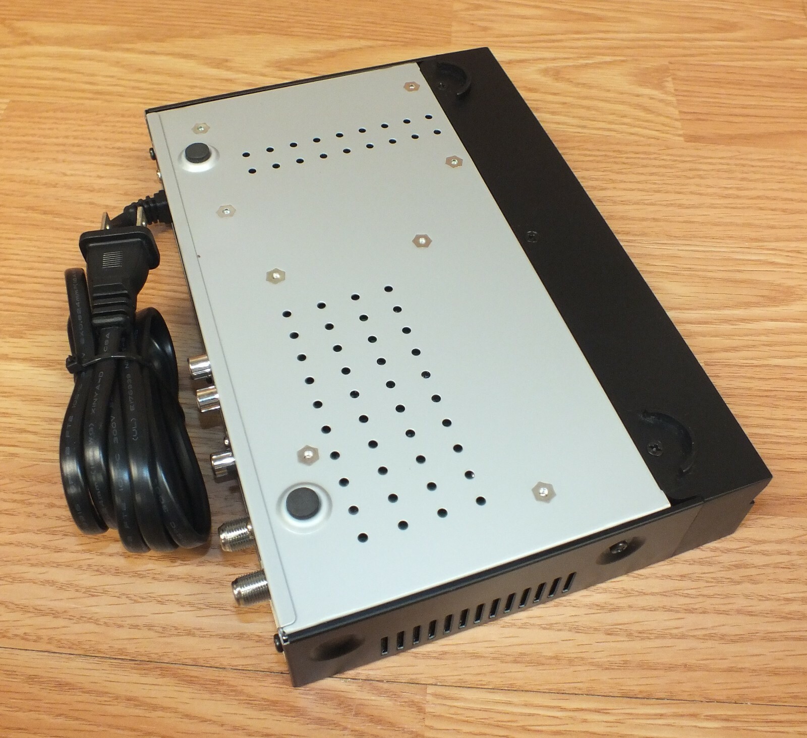 Apex (DT250A) Digital TV Converter Box With Analog Pass-Through **READ ...