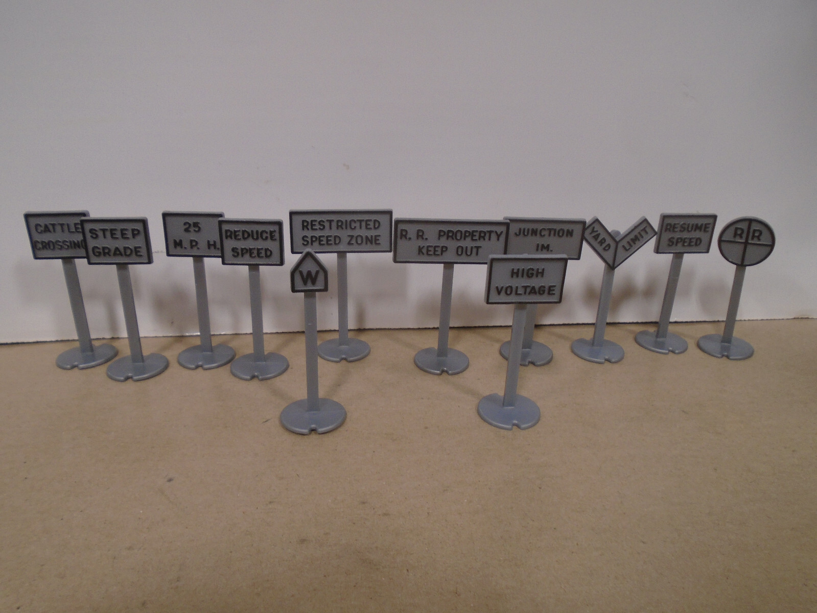 K-LINE #K-4179 O SCALE RAILROAD YARD SIGNS 12 PACK NEW IN SEALED ...