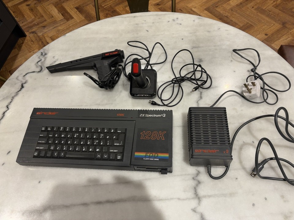 Sinclair ZX Spectrum 3 128k - with joystick & laser gun. Read ...