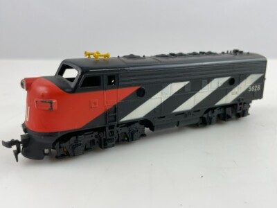 Tyco HO Scale Canadian National Diesel Locomotive #5628 | eBay