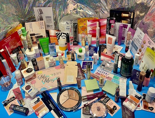Huge 100+ Piece Makeup Lot Wholesale-High End Brands -Beauty Samples ...