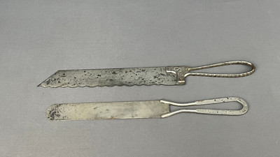Antique Surgeon's Embalmer Knife plus a Clauss knife from Freemont Ohio ...