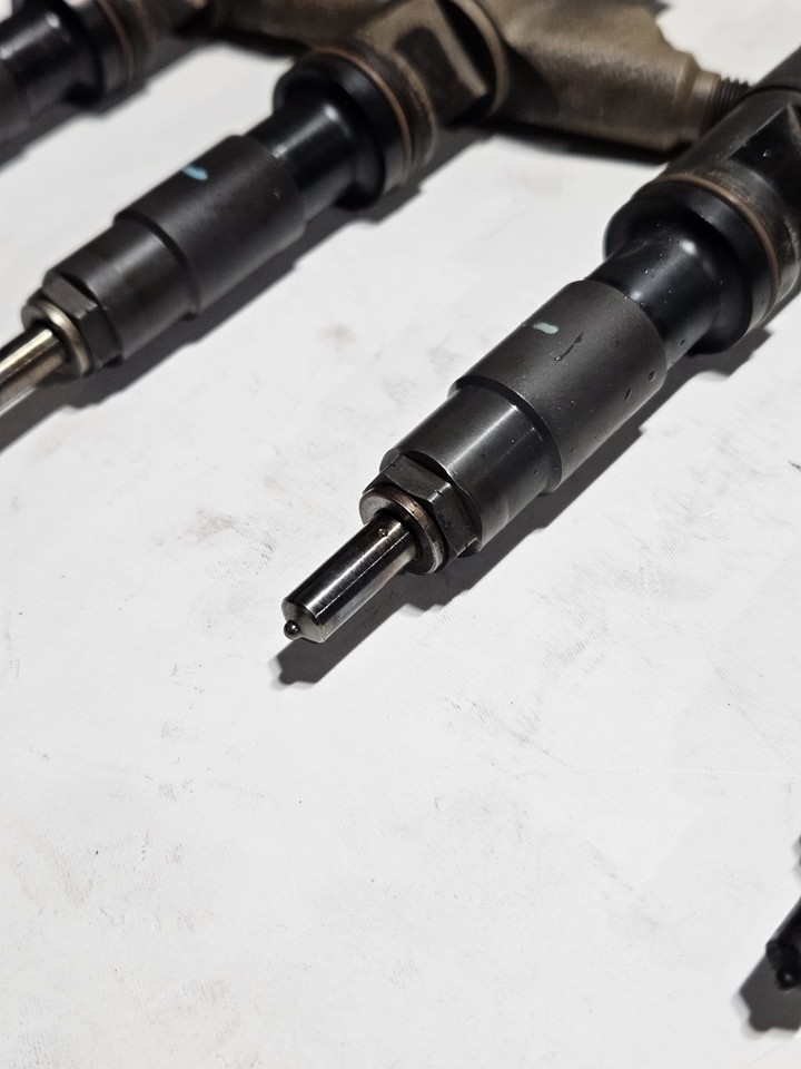 John Deere OEM RE530362 Electronic Injectors Set Of 4 | eBay