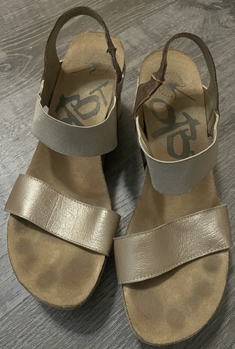 Women’s OTBT Bushnell gold leather & fabric platform wedge sandals Size ...