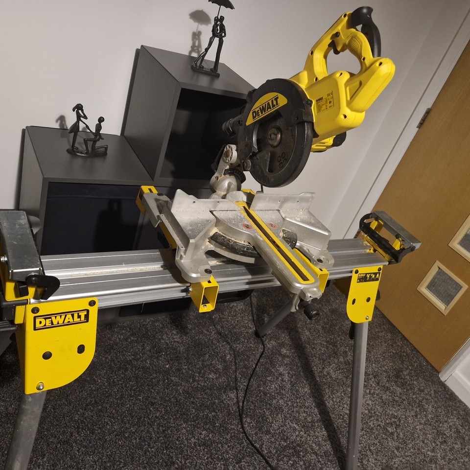 DEWALT DE7033 Heavy Duty Short Beam Mitre Saw Leg Stand 5055018117900 ...