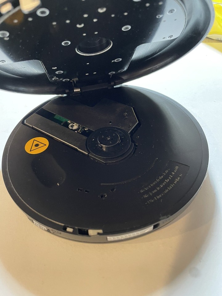 INSIGNIA Portable CD Player MP3 Playback w/ FM Tuner (NS-P5113) | eBay