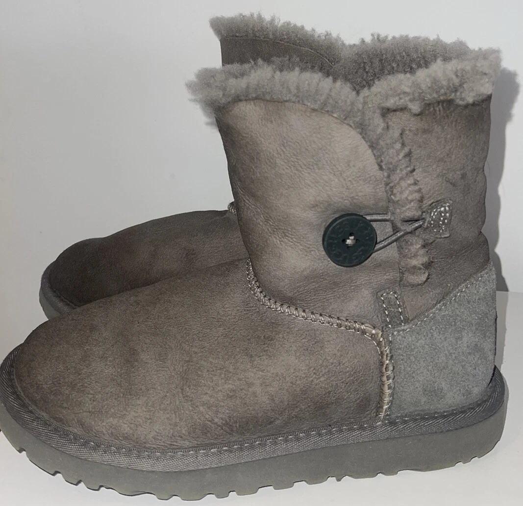 Short Grey Uggs With Button