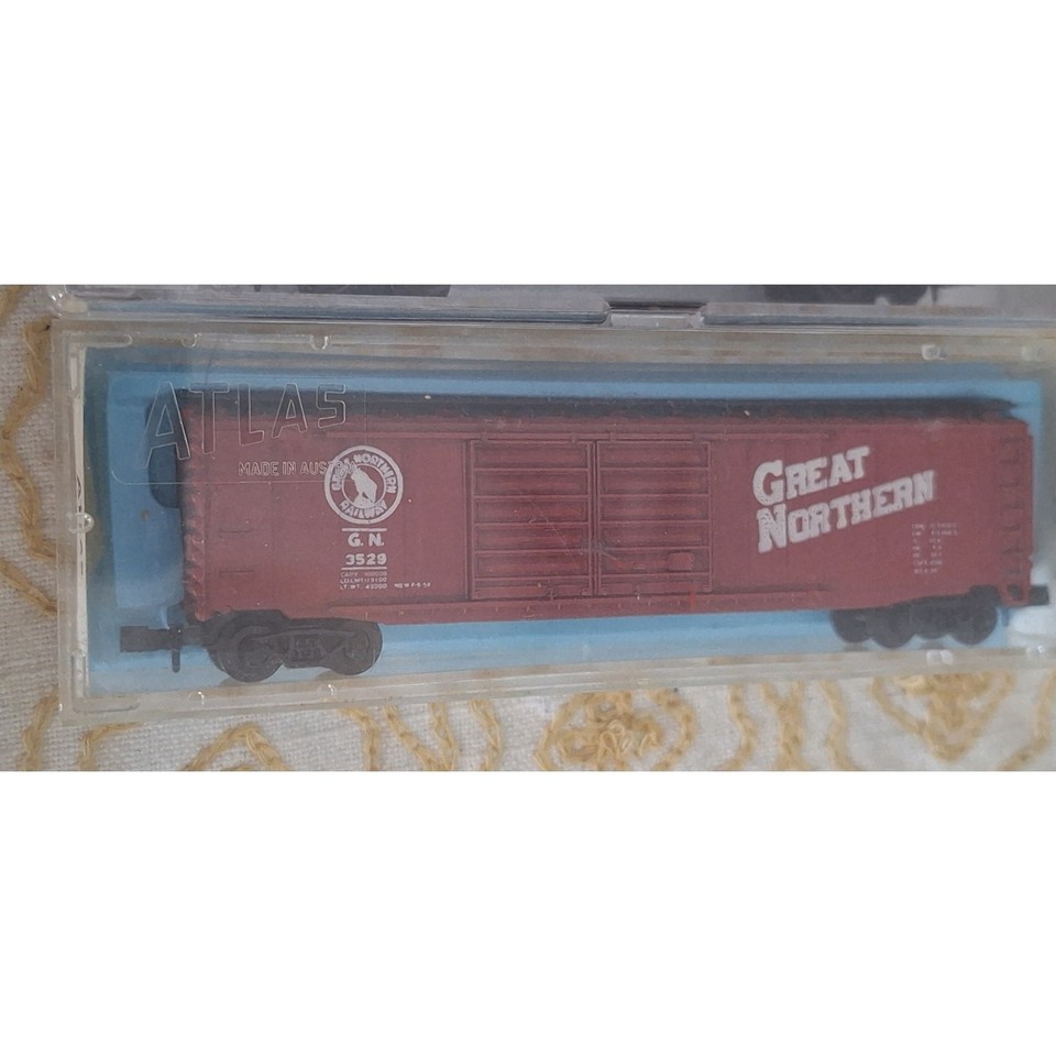 3 N scale train cars- 36' Pepsi Cola- 40' Fireball- 50' Great Northern ...