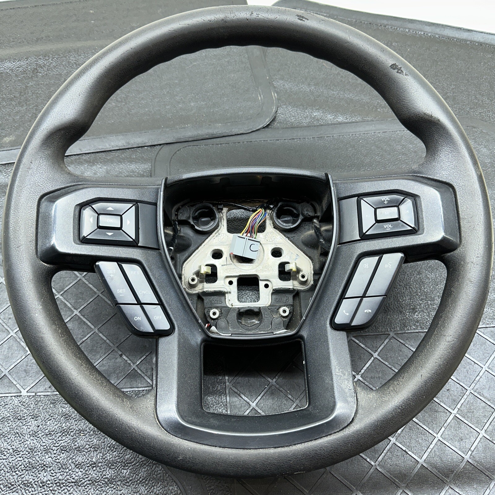 2015-2020 Ford F150 OEM Steering Wheel W/ Cruise & Switches ...