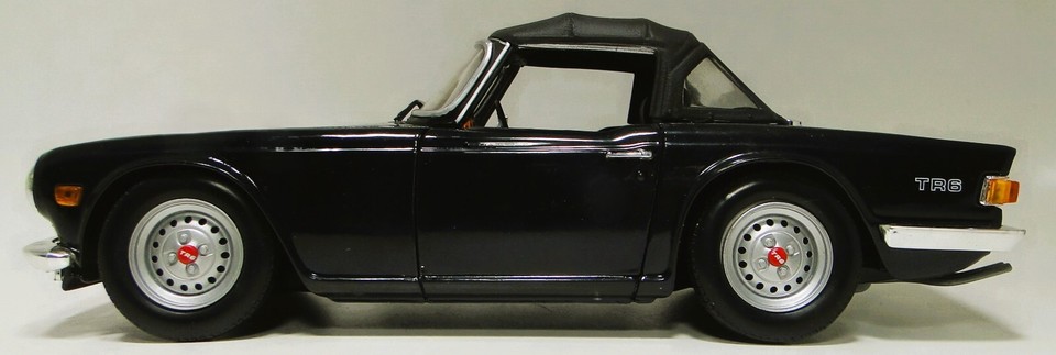 Triumph TR6 1969in BEST COLOR: British Racing Green 1:18 SCALE METAL ...