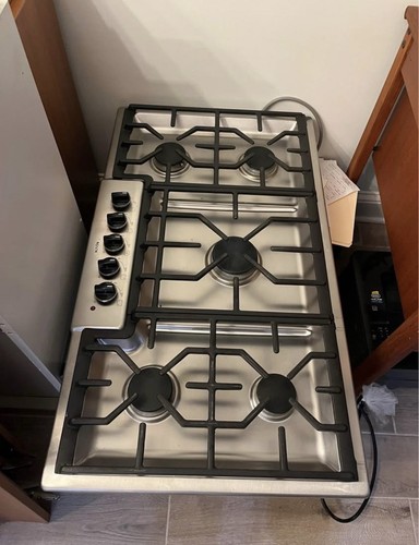 Bosch 800 Series NGM8658UC 36" Gas Cooktop with 5 Sealed Burners, Heavy ...