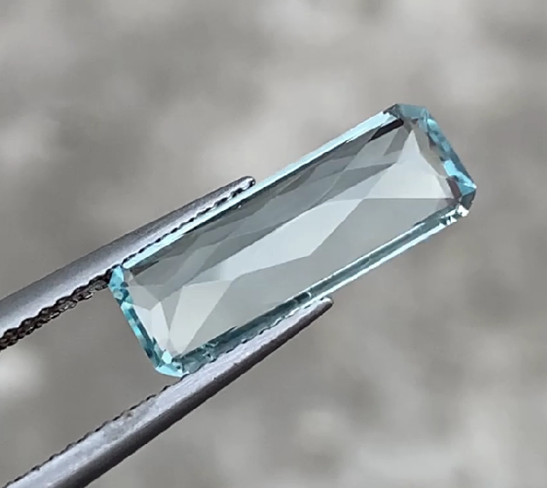 VS 2.81 CT Natural Light Blue Aquamarine Gemstone Emerald Cut From ...