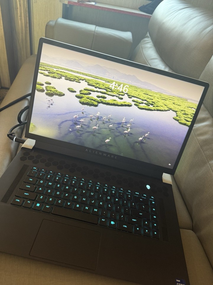 Alienware x17 R2 i9-11980HK 64GB RAM 4TB m2 17.3" UHD 4K 120Hz RTX 3080 ...