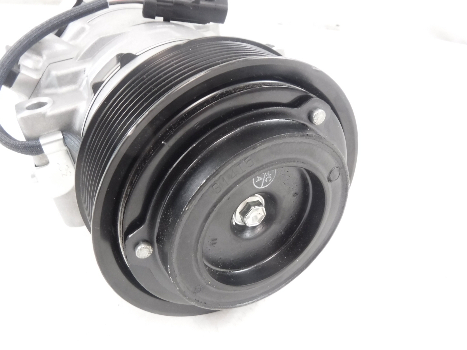 Genuine OEM John Deere A/C Compressor AL232180 For 260 P 310E 444 G 450 ...