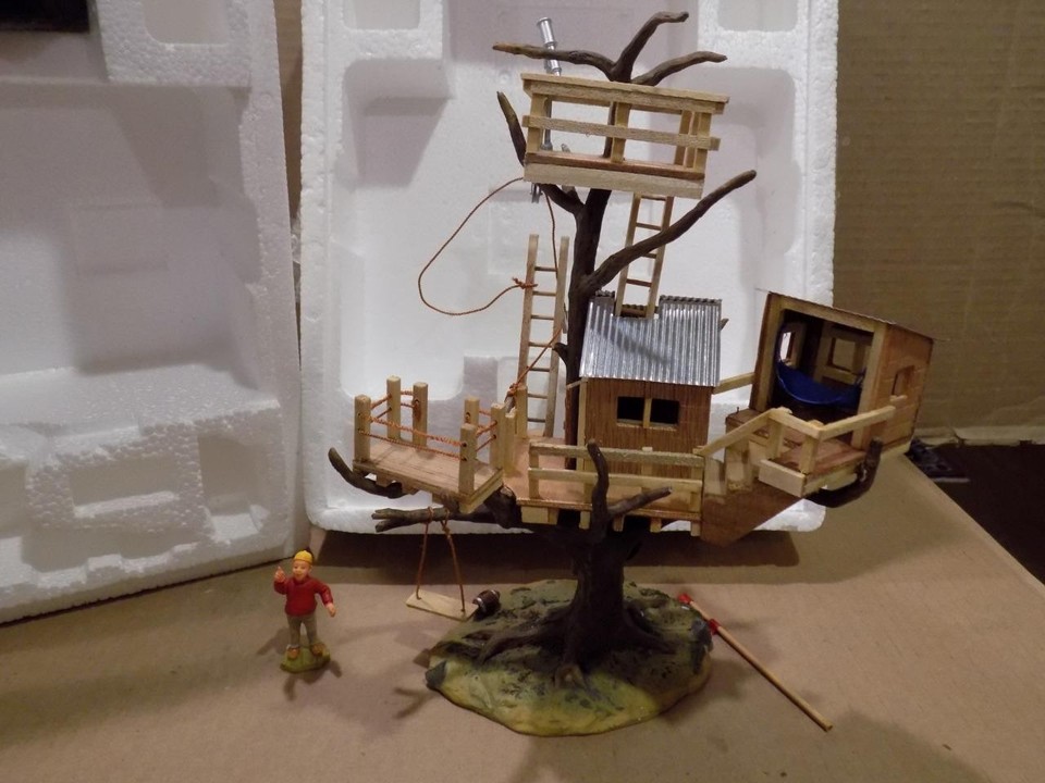 Lemax Village Collection "Steven's Hideout" Treehouse w/ 3 Figures w ...