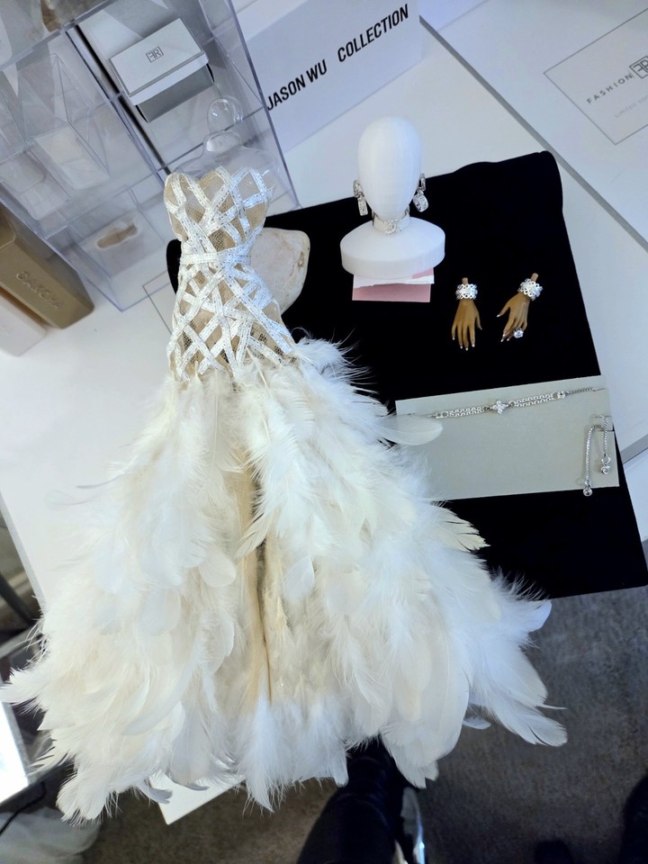 Feather & Ribbon Gown With Accessories For Integrity Toys Fashion ...