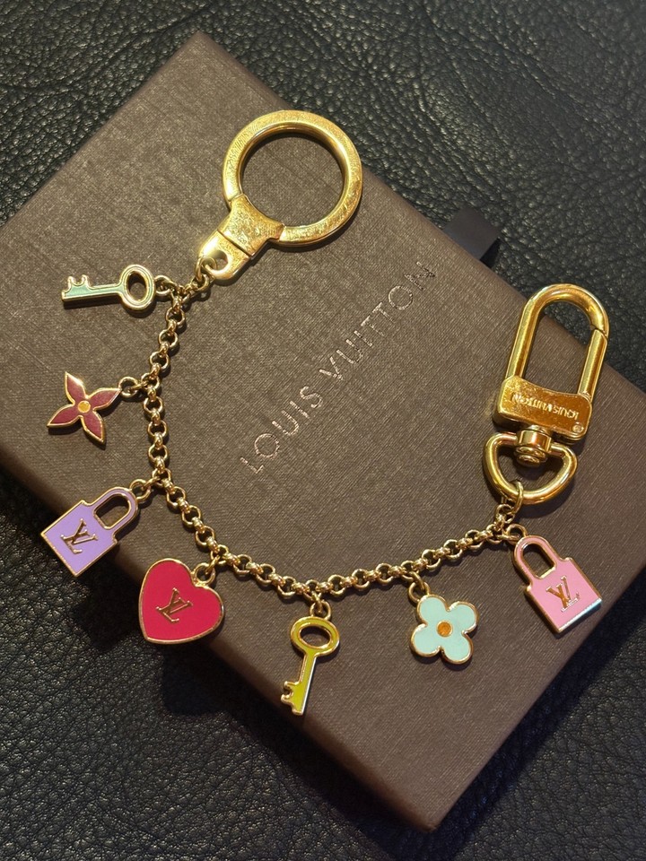LOUIS VUITTON Bag charm Chain Logo Heart Ken AUTH Porto Cle Pretty ...