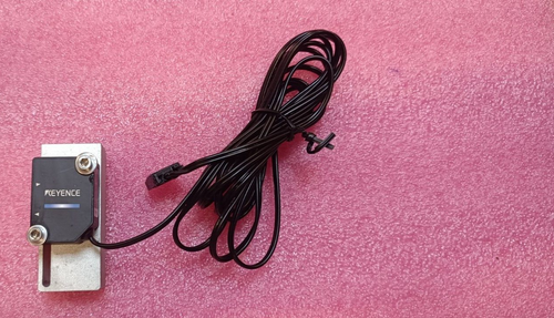 Keyence CZ-H52 25 to 55 mm Range, UV Fluorescence Detection Sensor Head ...