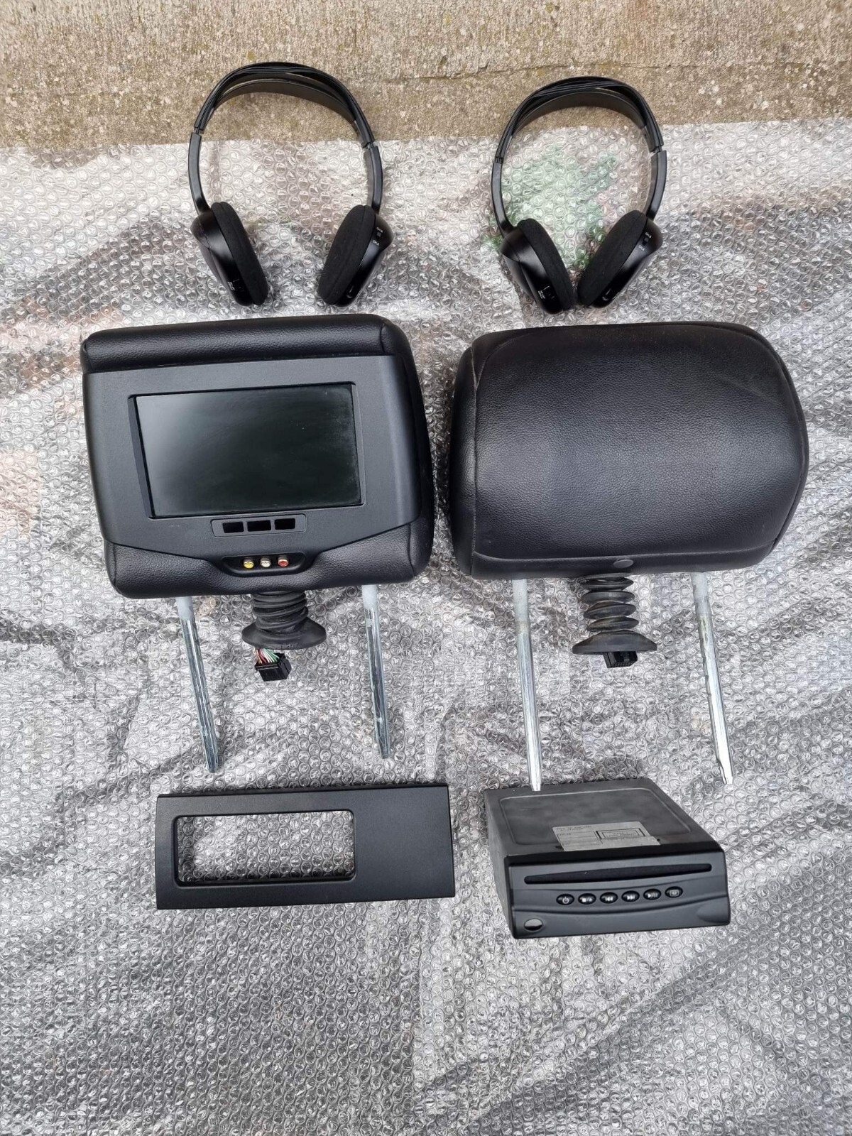 Car headrest tv screen for Mondeo 08 Full set GENUINE | eBay UK