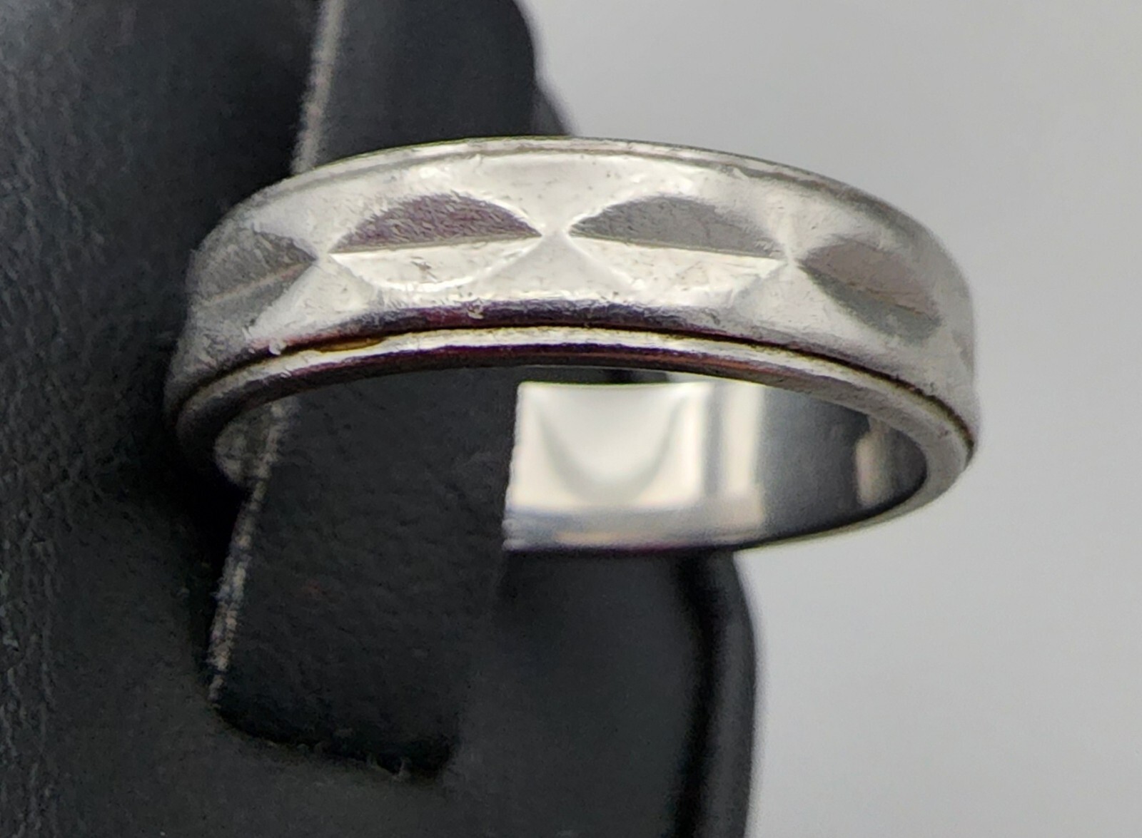 900 Pt Platinum 100 Ir Iridium Comfort 2mm Wedding Band Sz 7.5 Ring Pt ...