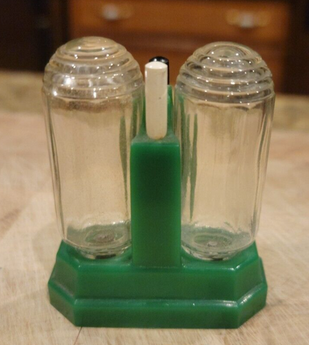 Vintage Salt And Pepper Shaker Set USA Glass Plastic Green Push Button ...