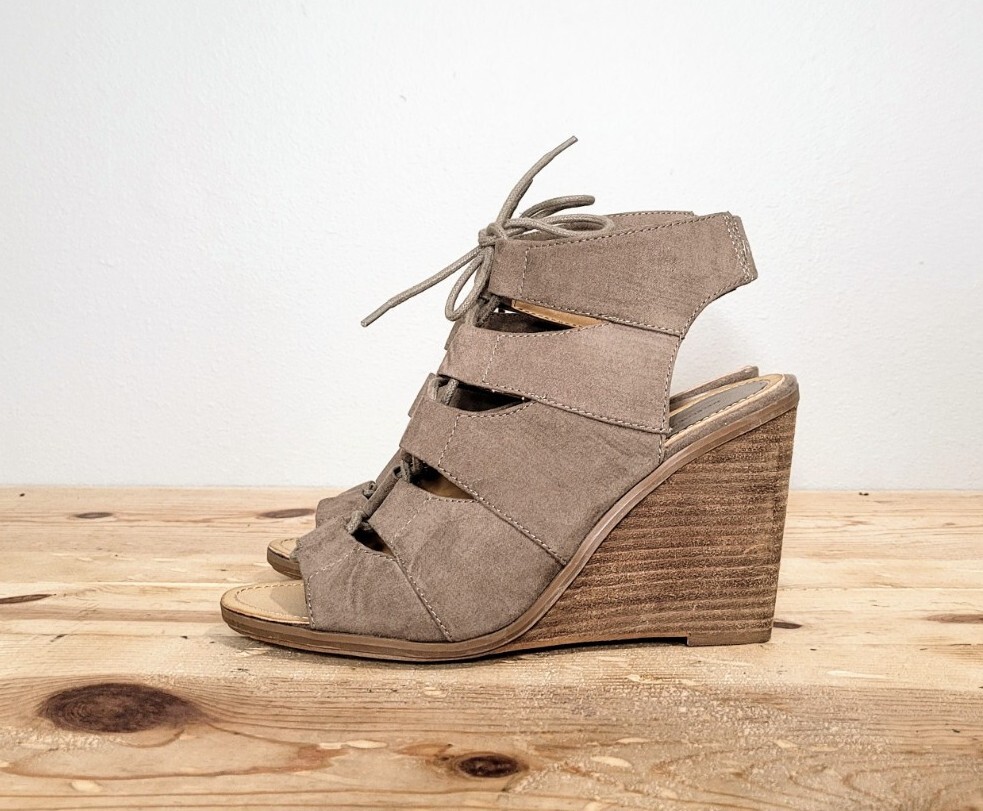 Melrose & Market Calista' Stone Taupe Faux Suede Lace… - Gem