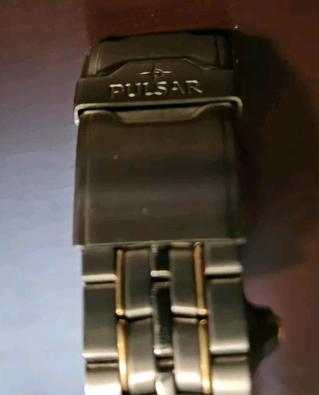 Pulsar Analog Wristwatch with Water Resistance and a Date Indicator | eBay