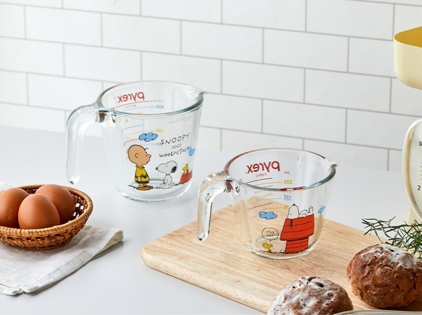 PYREX x PEANUTS SNOOPY Measuring Cup 2p set- 500ml(16.9oz) 250ml(8.5oz ...