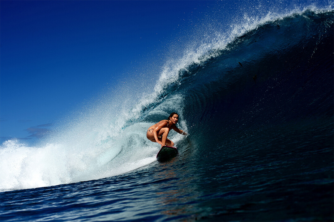 Girl On Waves Wallpaper