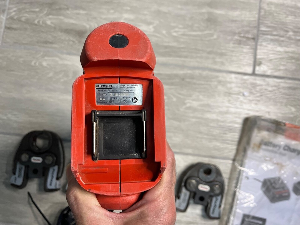 Ridgid RP 200-B Compact press tool 1 battery 1 charger 4 jaws, and the ...
