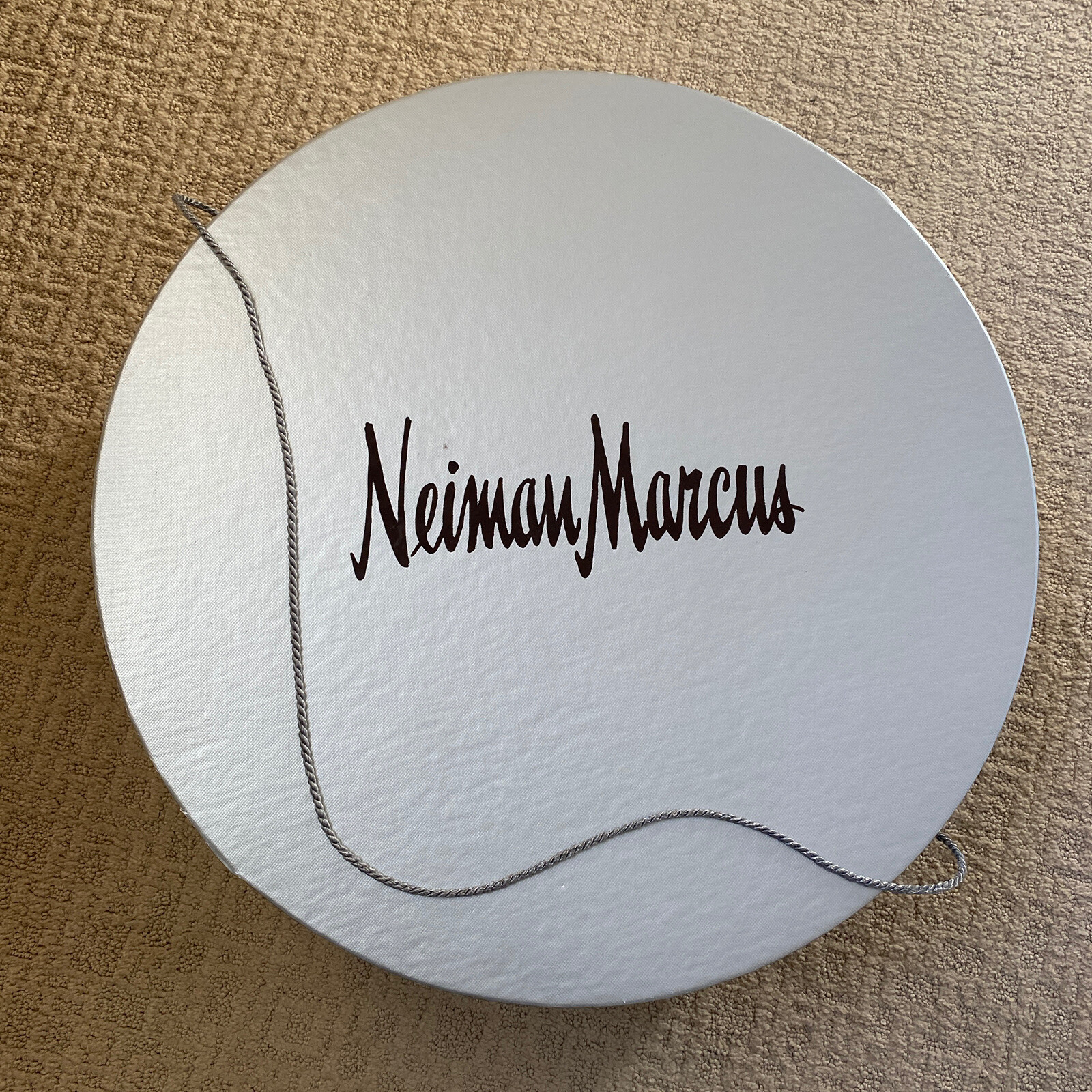 Vintage NEIMAN MARCUS Logo HAT BOX - Giant size 20 in… - Gem