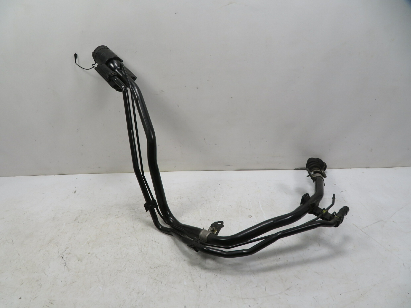 Toyota Highlander XLE Fuel Gas Filler Pipe Neck, Tube & Breather Hose ...