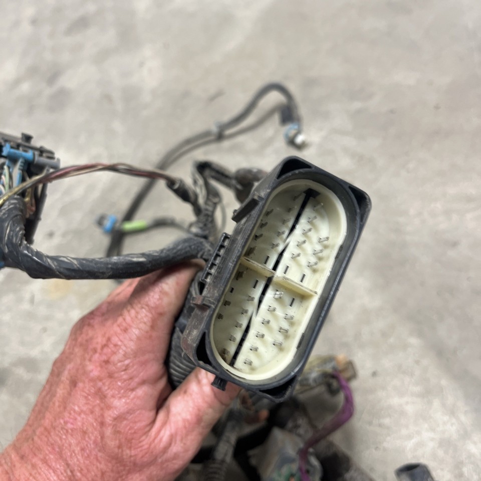2004-2005 Chevy GMC 2500HD LLYDuramax Ecm / Tcm Transmission Wiring ...