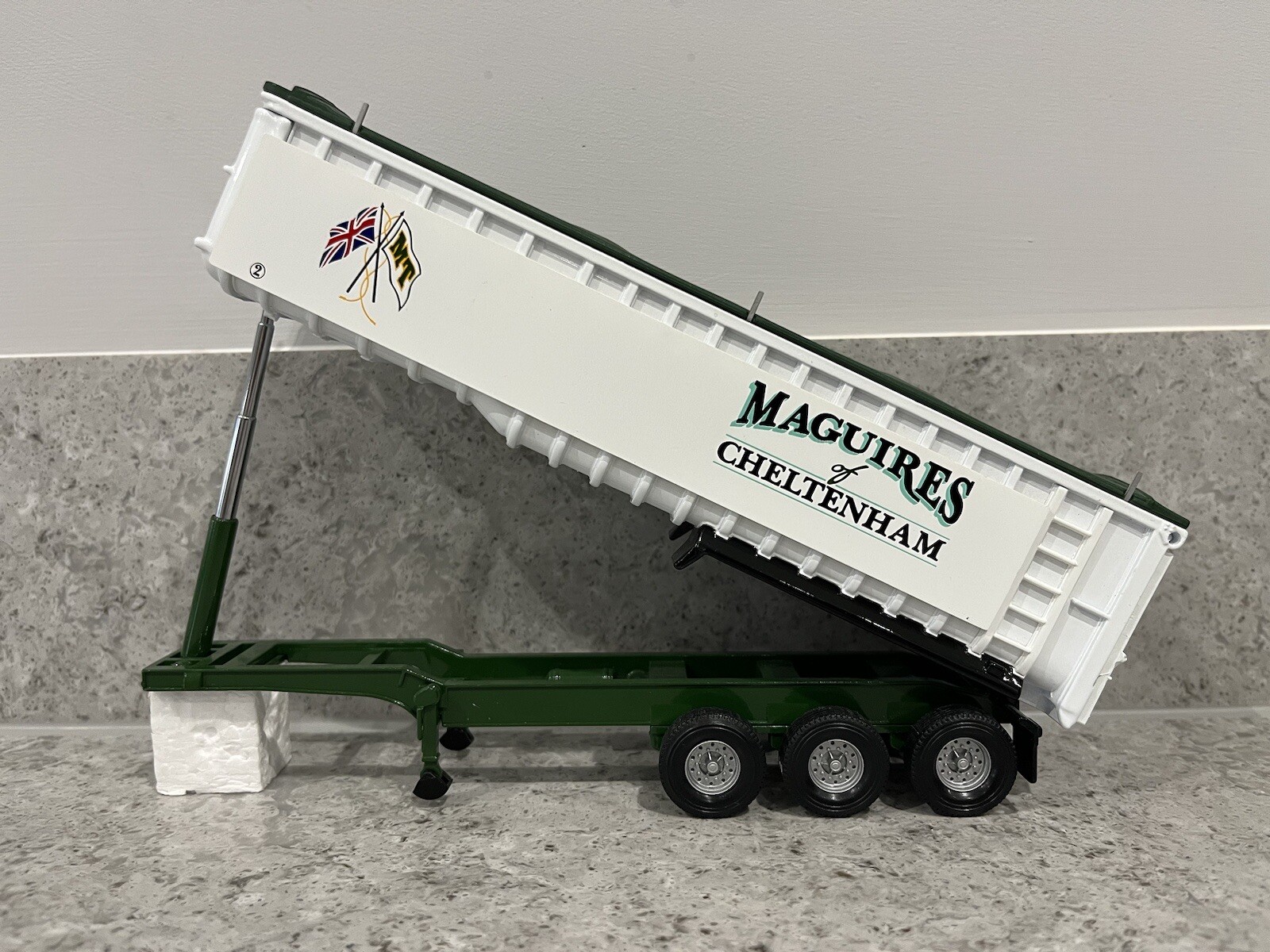 Corgi - Tri-Axle Artic Bulk Tipper - Maguires - CC12803 - 1:50 Scale ...