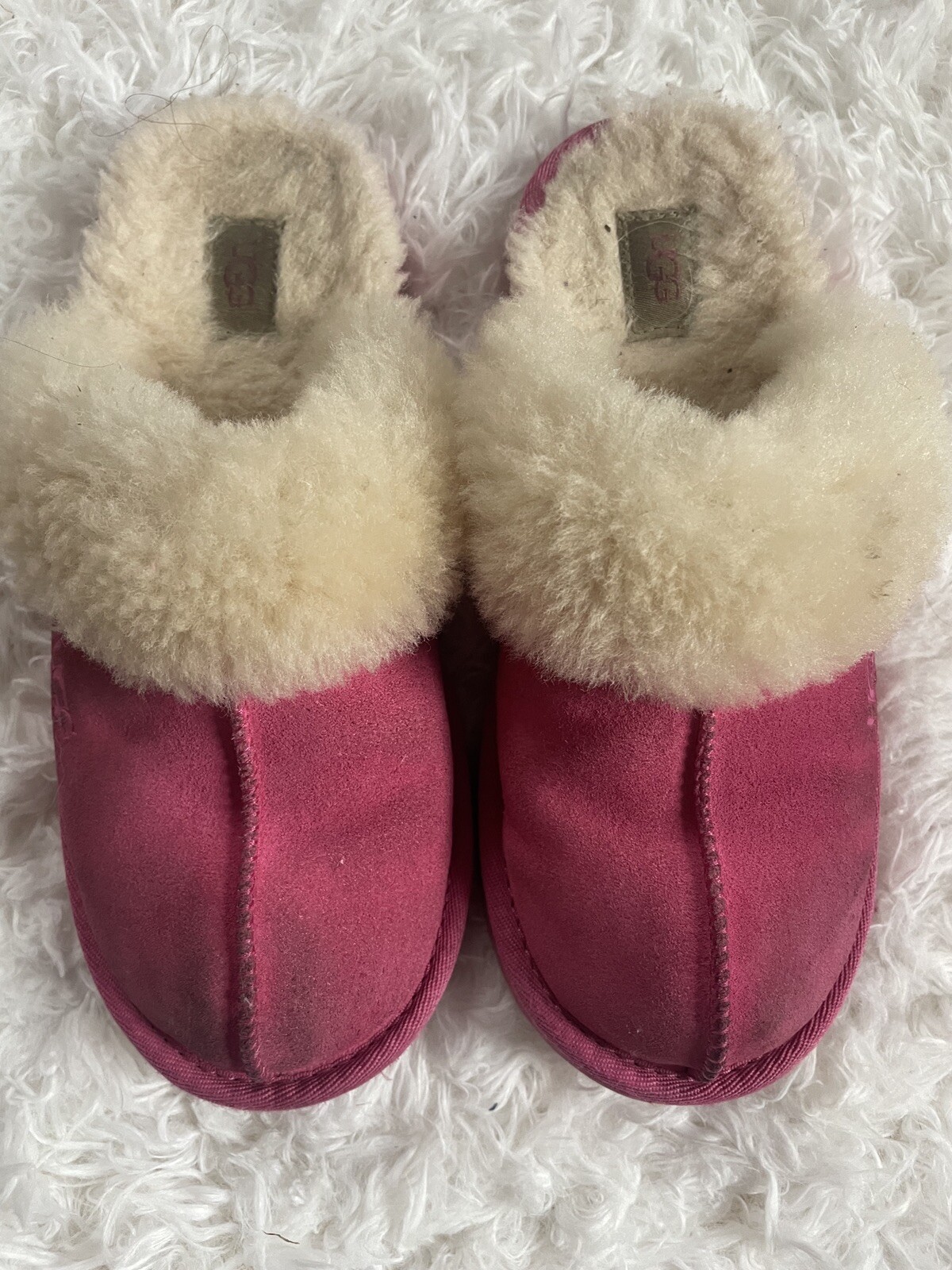 Girls size 4 uggs slippers dark pink (suade is slightly darker in front ...