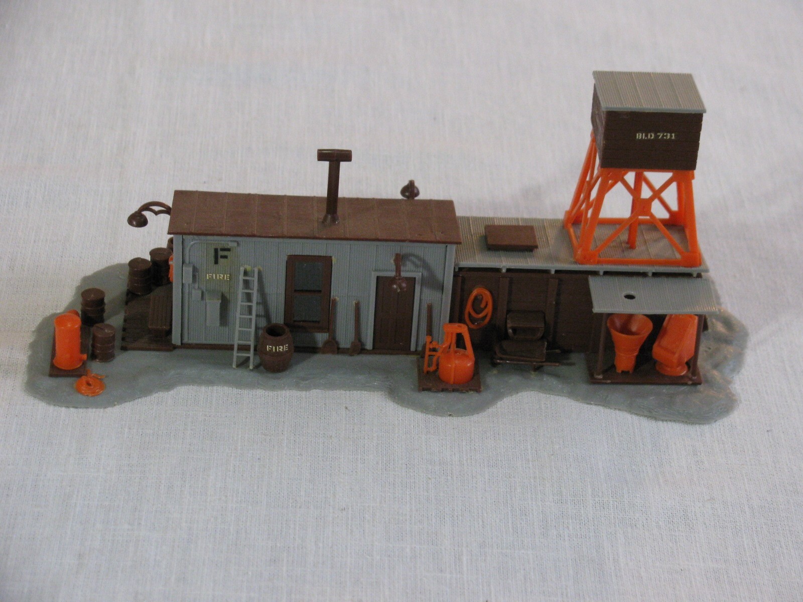 Vtg Revell HO Scale Built-Up Sand & Pump House Kit | eBay