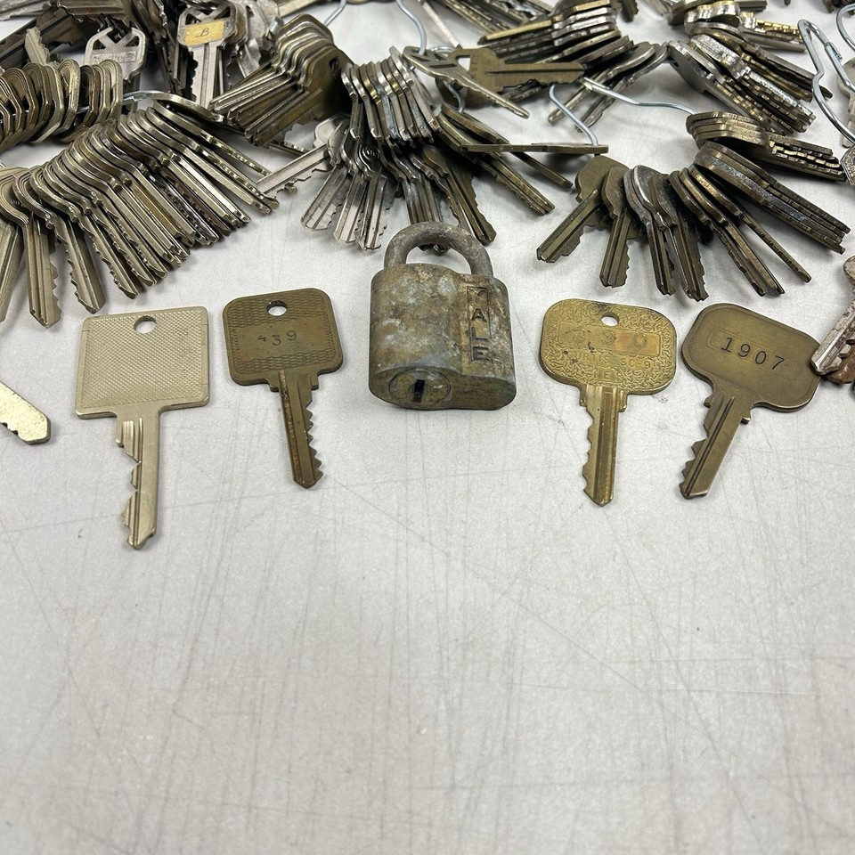 Vintage Keys Lot Huge Large Yale Corbin Sargent Ilco Paddle 300 ...