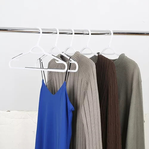 Mainstays Non-Slip Clothes Hangers, 10 Pack, White, Durable Plastic ...
