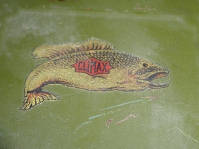 ANTIQUE ORIGINAL CLIMAX FISHING METAL TACKLE BOX FULL OF LURES ...