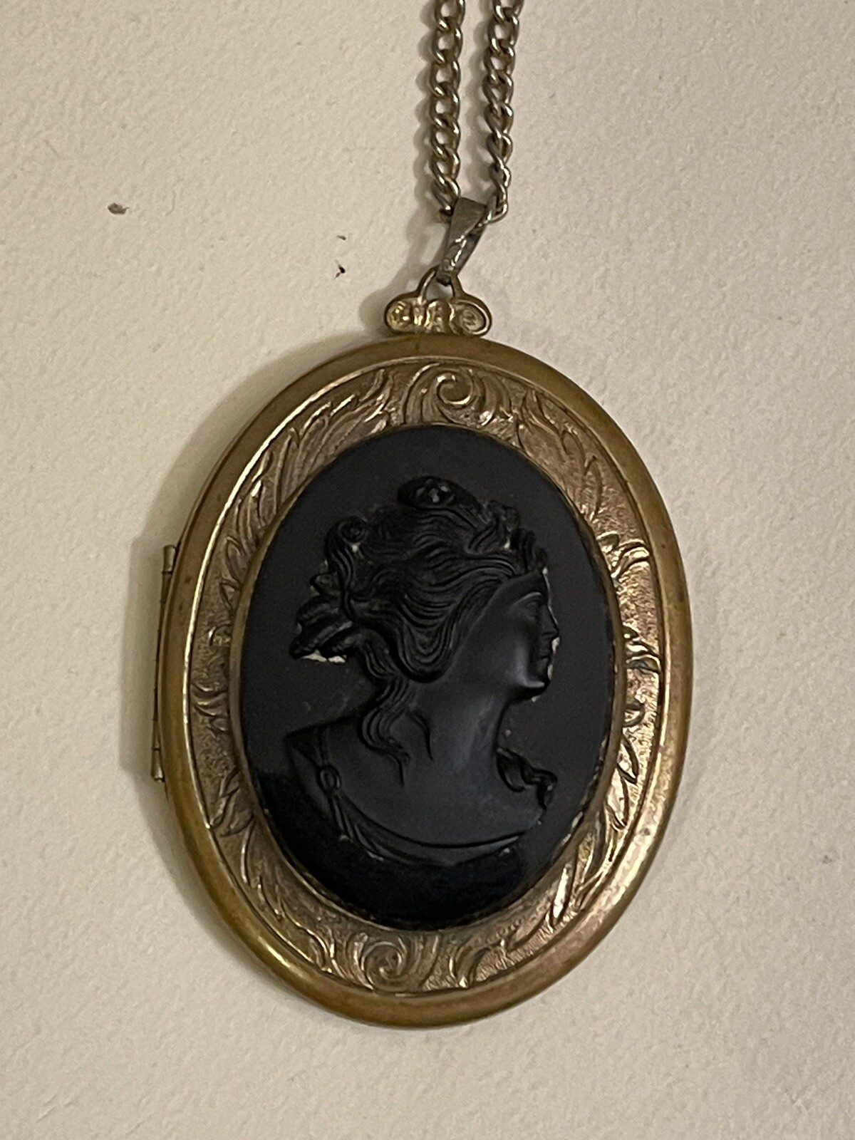 Vtg Intaglio Black Glass Cameo Necklace 1.5” Locket Carved Chain ...